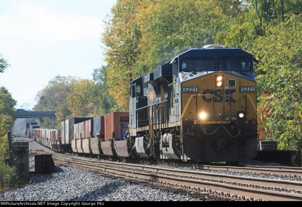 CSX 5221 and train L036